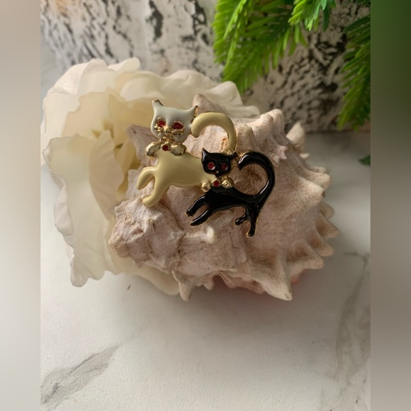 Vintage | Jewelry | Vintage Adorable Kittens Enamel Brooch | Poshmark